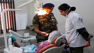 Lt Gen Vimal Arora visits White Knight Dental Unit - Daily Excelsior