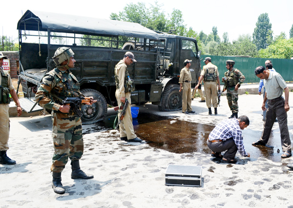 Militants lob grenade in Anantnag, 7 injured - Daily Excelsior
