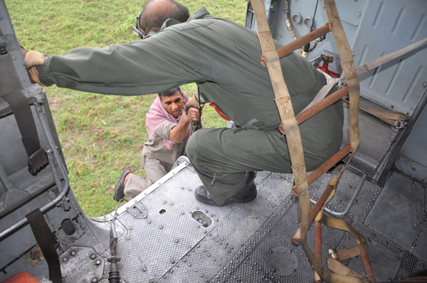 Rescue operation by Indian Air Force. Photo/Excelsior - Jammu Kashmir ...
