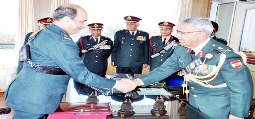 Lt Gen Rajeev Tewari hands over the command of Rising Star Corps to Lt ...