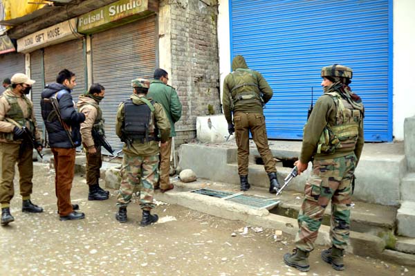 SDPO injured in attack, suspected militant killed - Jammu Kashmir ...