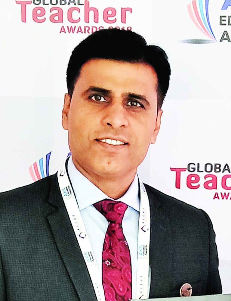 Jodhamal's Sanjay Pandey receives Global Teacher Award - Daily Excelsior