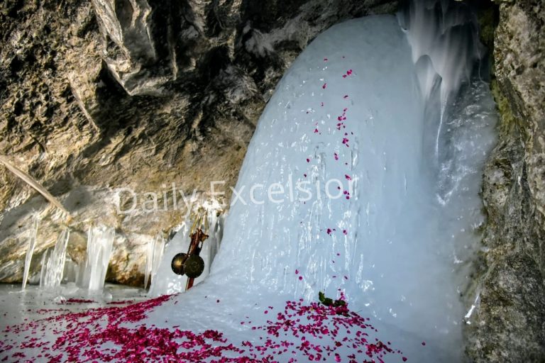 Latest Visuals of the Holy Shivling in Amarnath Cave. Excelsior ...