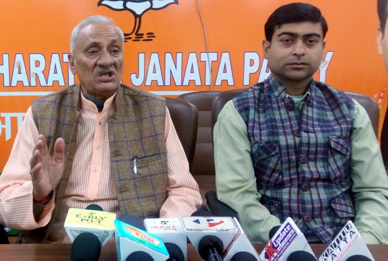 Kuldeep Raj Gupta meets LG, raises Paharis’ issues - Daily Excelsior