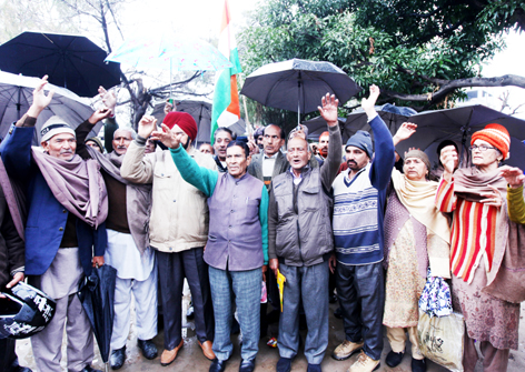 DPs from PoJK stage protest, project demands - Daily Excelsior