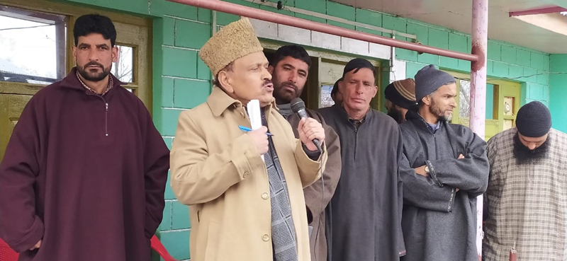 Former Minister, AG Vakil addressing workers’ meeting in Rafiabad on ...
