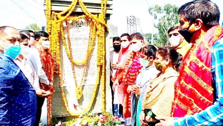 BJP leaders paying tributes to Brig Rajinder Singh at Jammu on Monday ...