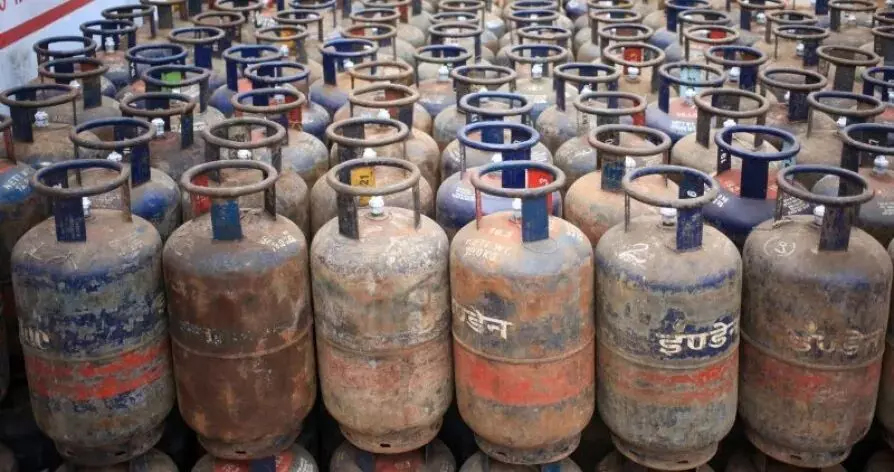 Commercial 19 kg LPG cylinder prices slashed by Rs 91.50 - Daily Excelsior