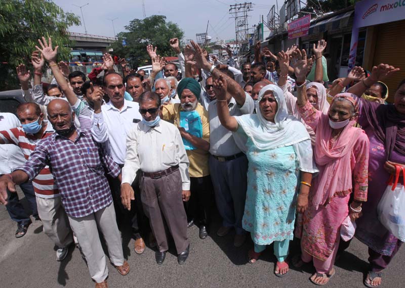 PoJK DPs hold protest; demand 12 Assembly seats, pending relief - Daily ...