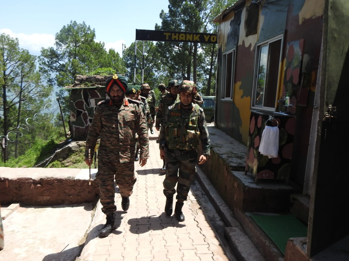 16 Corps commander visits forward posts along LoC in Poonch, reviews security situation - Jammu ...