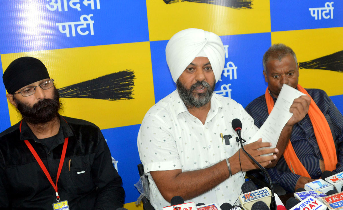 AAP leader Paramveer Singh addressing a press conference at Jammu on Sunday. - Jammu Kashmir ...