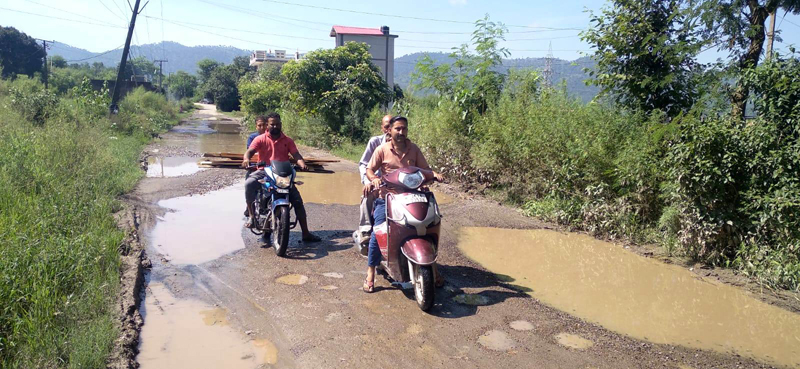 People plying their vehicles on deplorable road. - Jammu Kashmir Latest ...