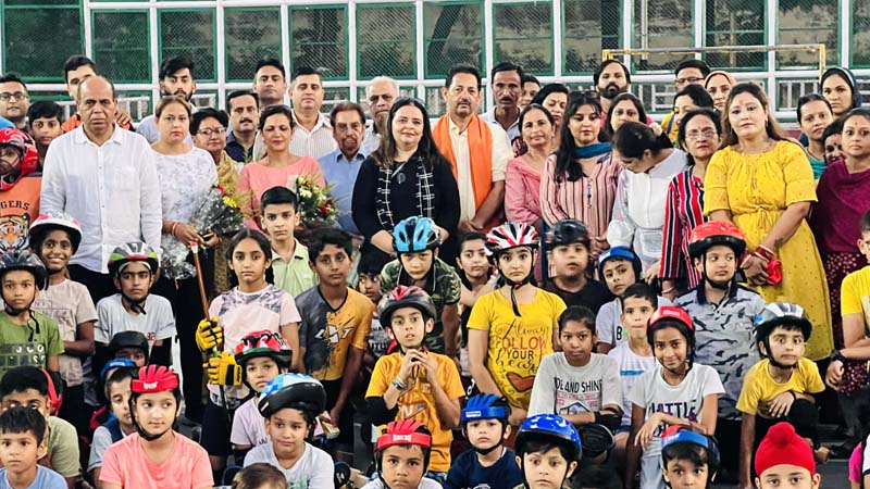 Winners displaying trophy while posing for a group photograph at MHAC ...
