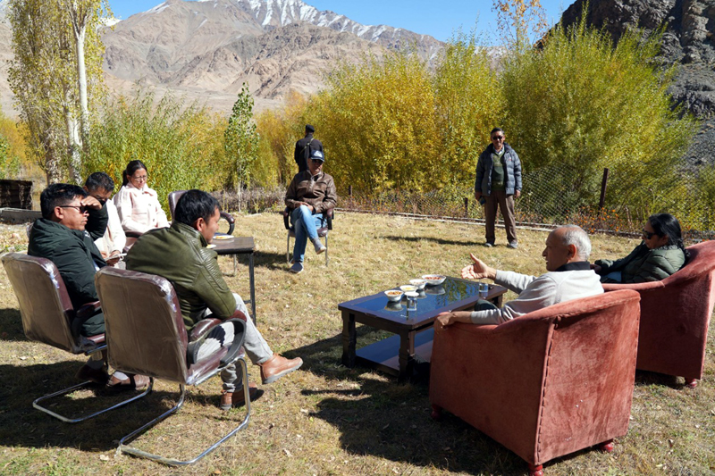 LG visits Pashmina Goat Farm at Upshi - Daily Excelsior