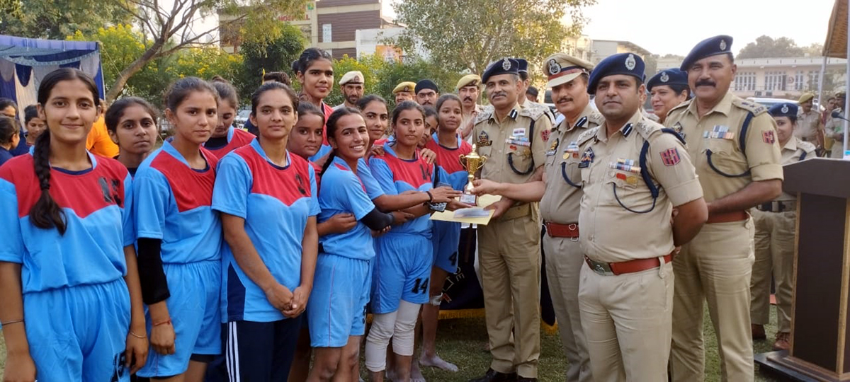 Winners being awarded with trophy by police officials at DPL Jammu on ...