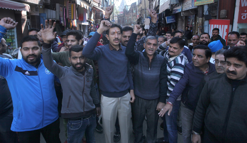Traders stage protest against construction of footpaths - Jammu Kashmir ...