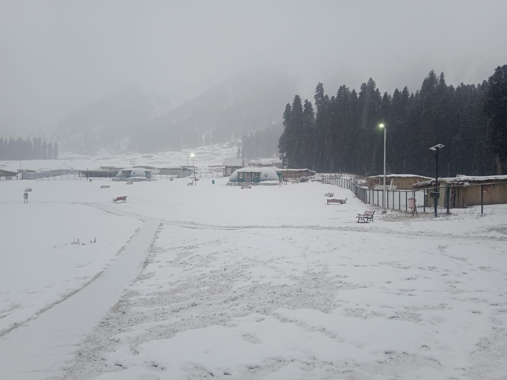 Temperature Falls Amid Rains, Snowfall In Kashmir, Dry Weather Forecast ...