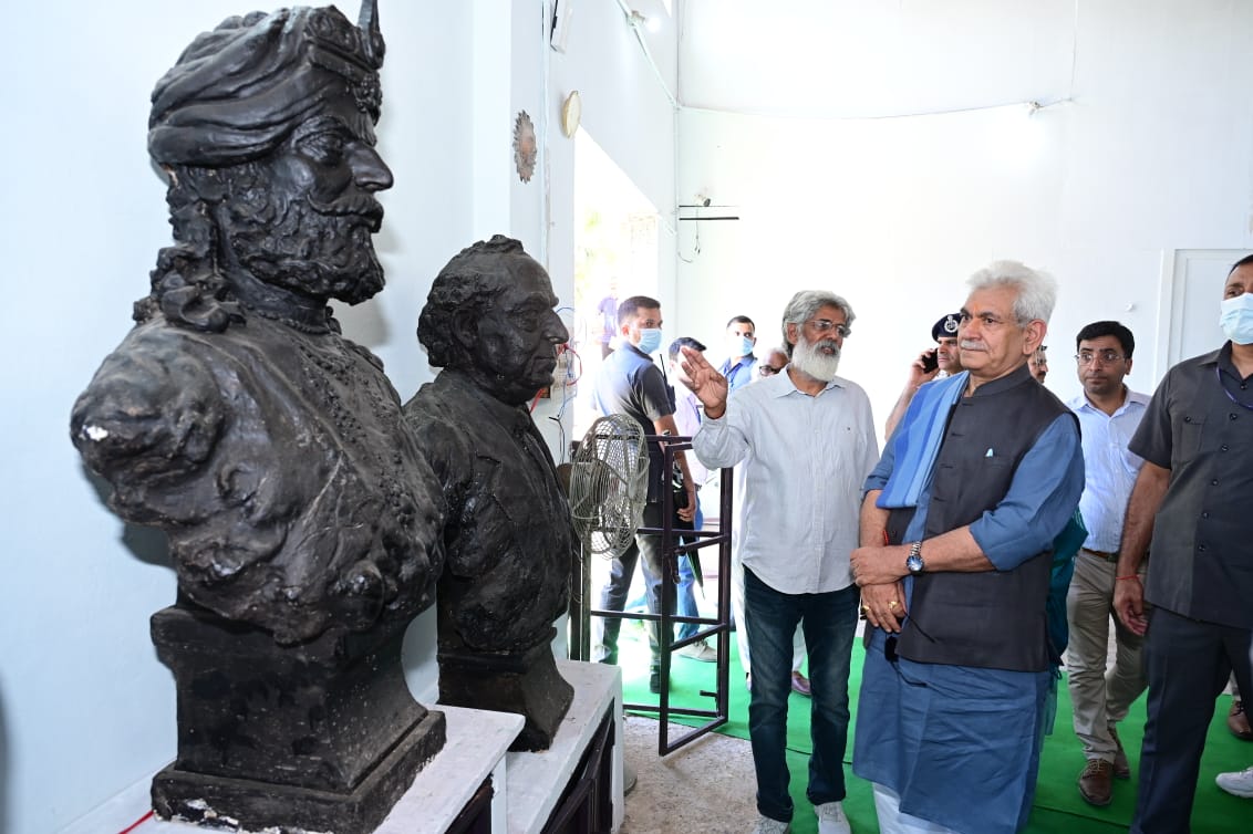 LG Sinha Inaugurates Solo Exhibition Of Renowned Sculptor, Ravinder ...