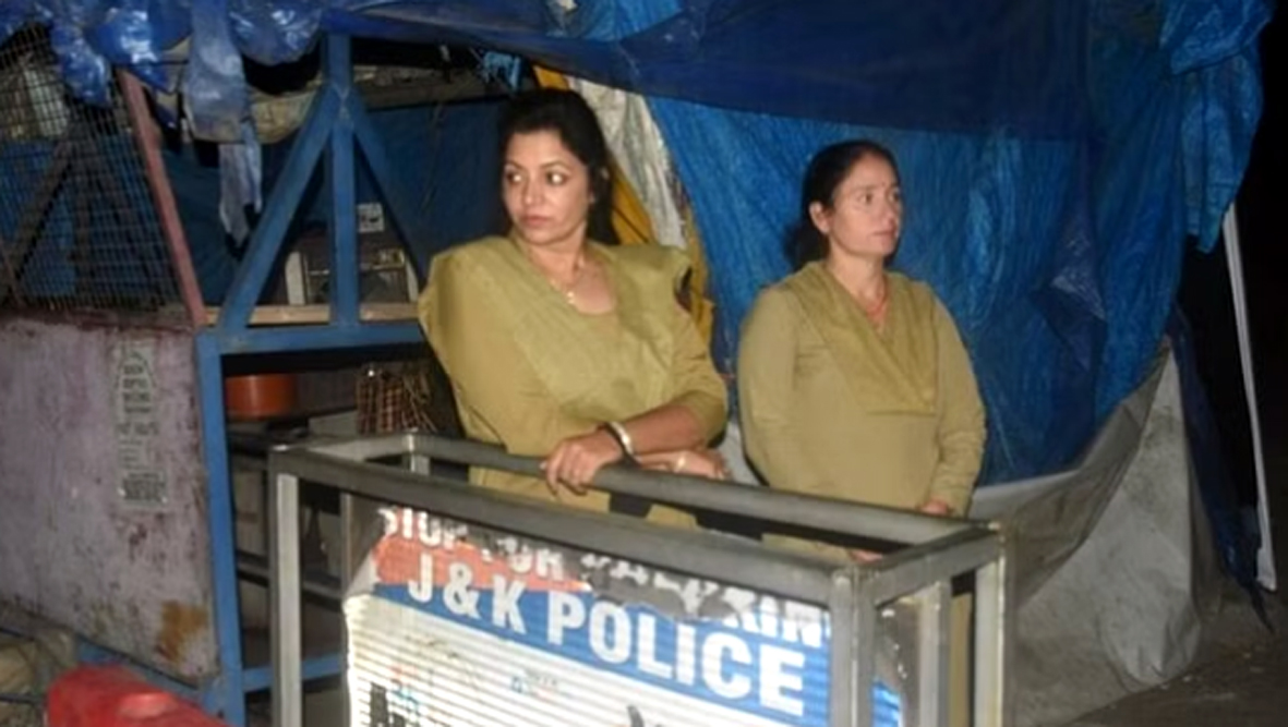 In A First, ‘Women In Khaki' Perform Duty In Night Hours At Checkpoints ...