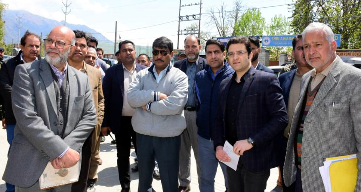 CS Arun Kumar Mehta alongwith others taking stock of developmental works in Srinagar on Thursday ...