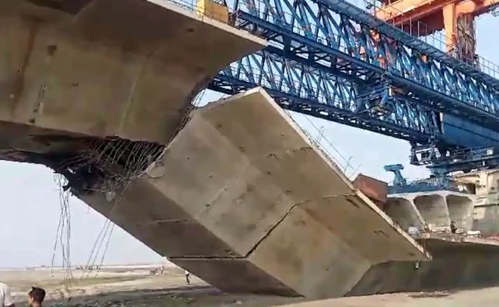 1 Killed, Several Feared Trapped As Under-Construction Bridge Collapses ...