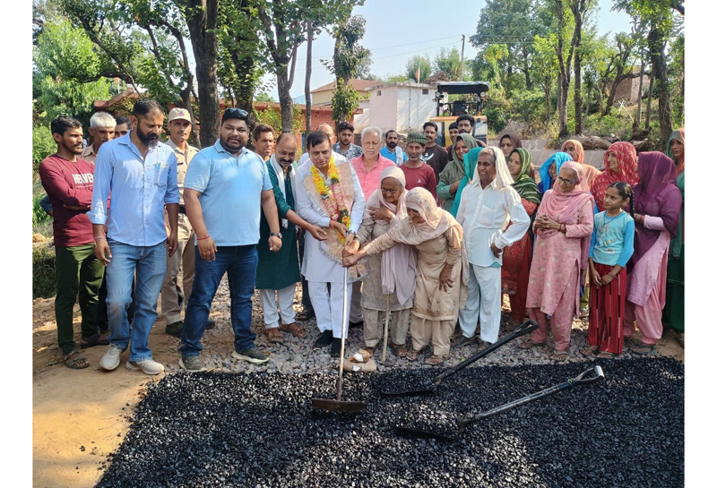 Col Mahan inaugurates black topping work on Mann to Pathiyara Road ...