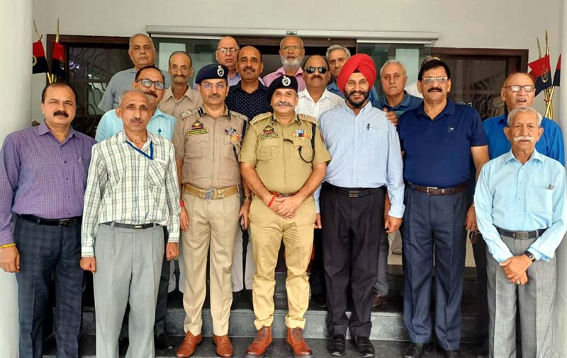 DIG, SSP Jammu attend retd officers meeting - Daily Excelsior