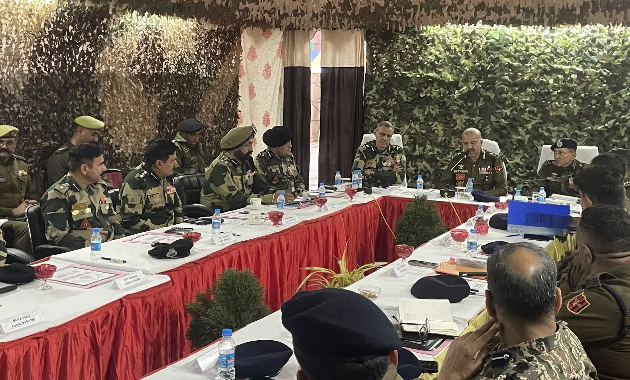 DGP Nalin Prabhat Visits Areas Along International Border To Assess ...