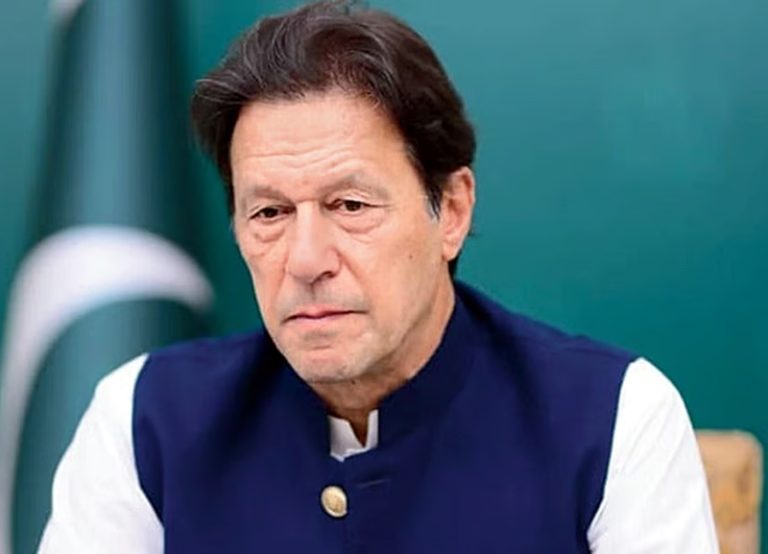 'I'm no Nawaz Sharif', says Imran Khan; vows not to strike 'deal' with ...