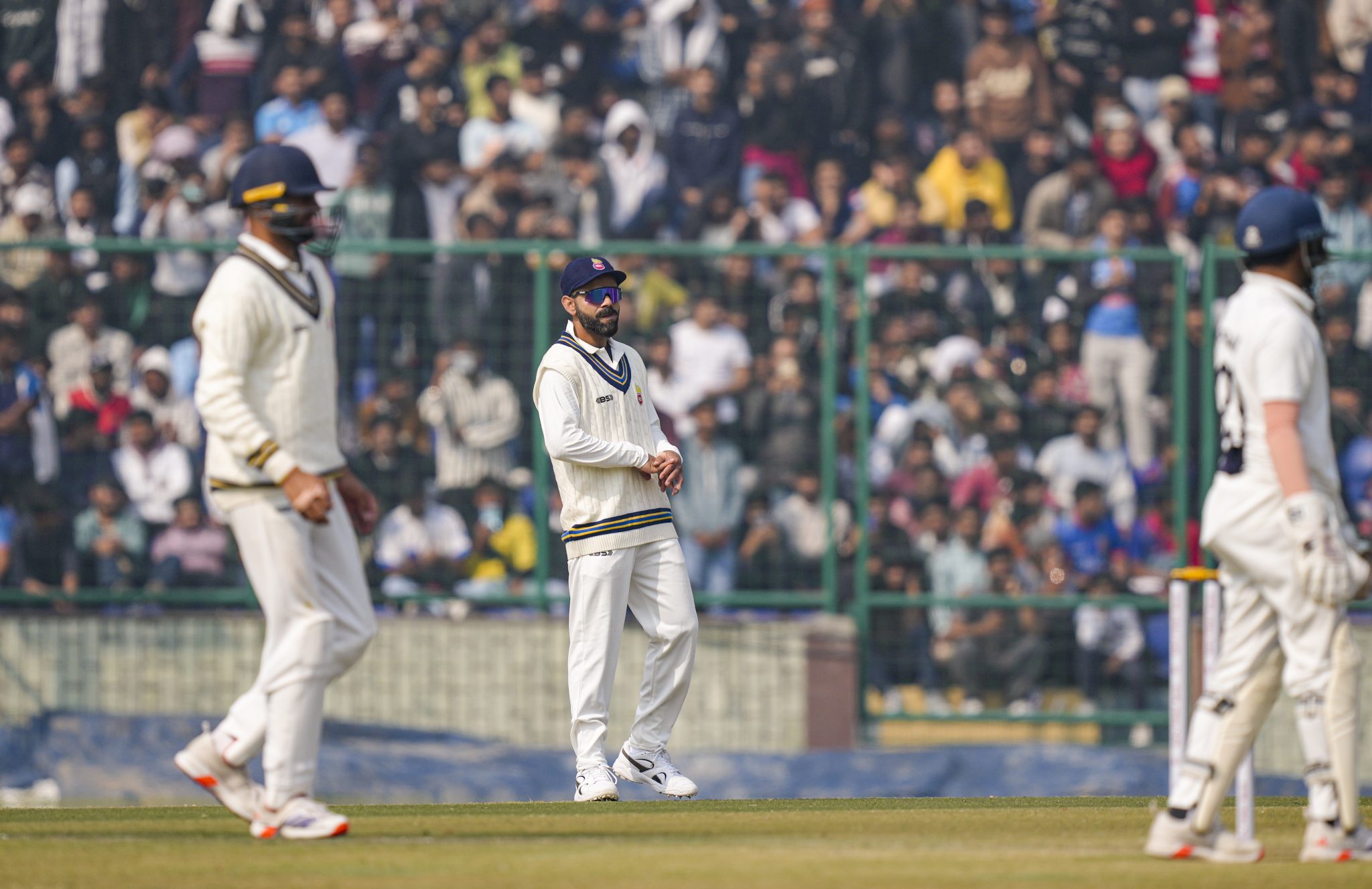 Homecoming of a King: Exuberant fans turn Delhi Ranji game into ...