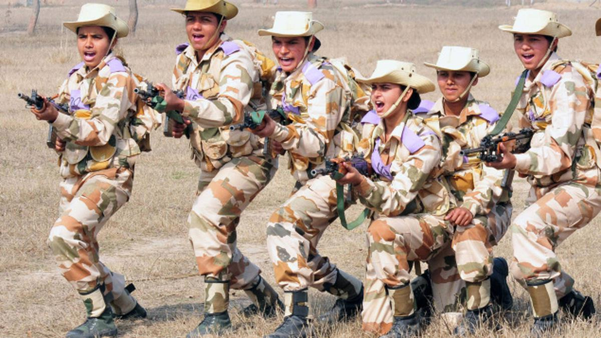 Women ITBP mountaineering contingent flagged off for Ladakh peak ...