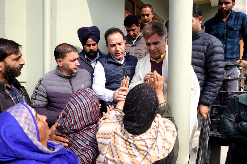 Sunil, Raina visit bereaved families of Nowgam blast, offer condolences ...