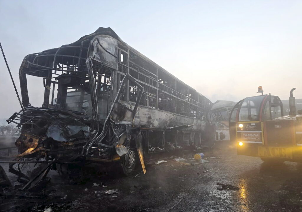 Mathura: 13 Dead, 25 Injured In Yamuna Expressway Pile-Up; Buses Catch ...
