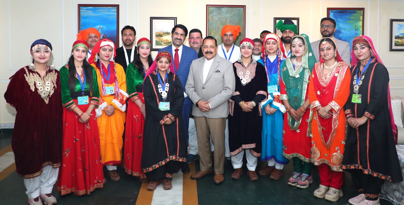Dr Jitendra Hosts Get-Together For Republic Day's J&K Tableau Team ...