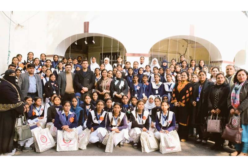 DC Jammu inspires girl students on National Girl Child Day - Daily ...