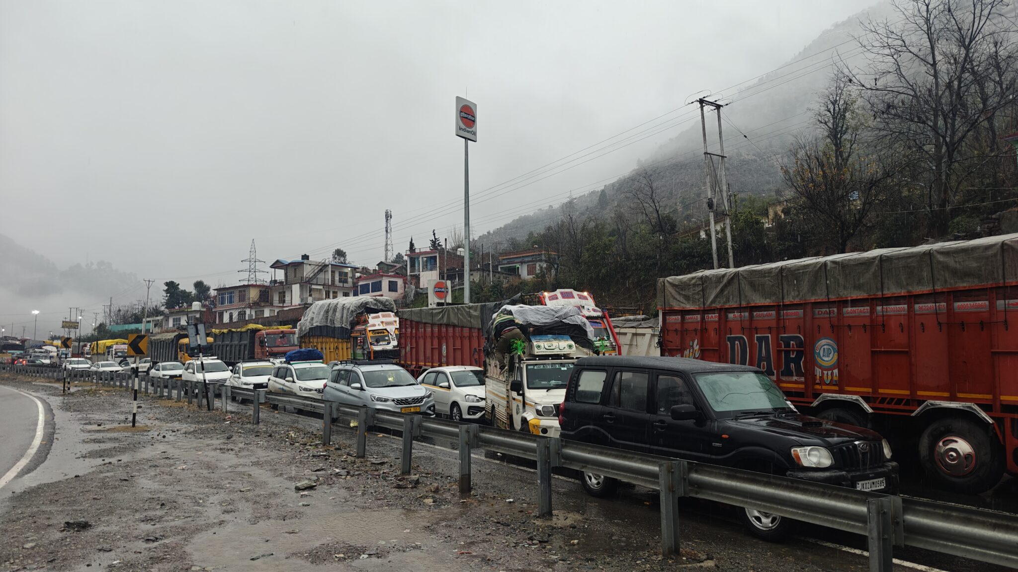 Jammu-Srinagar National Highway Remains Closed For Second Day; Snowfall ...