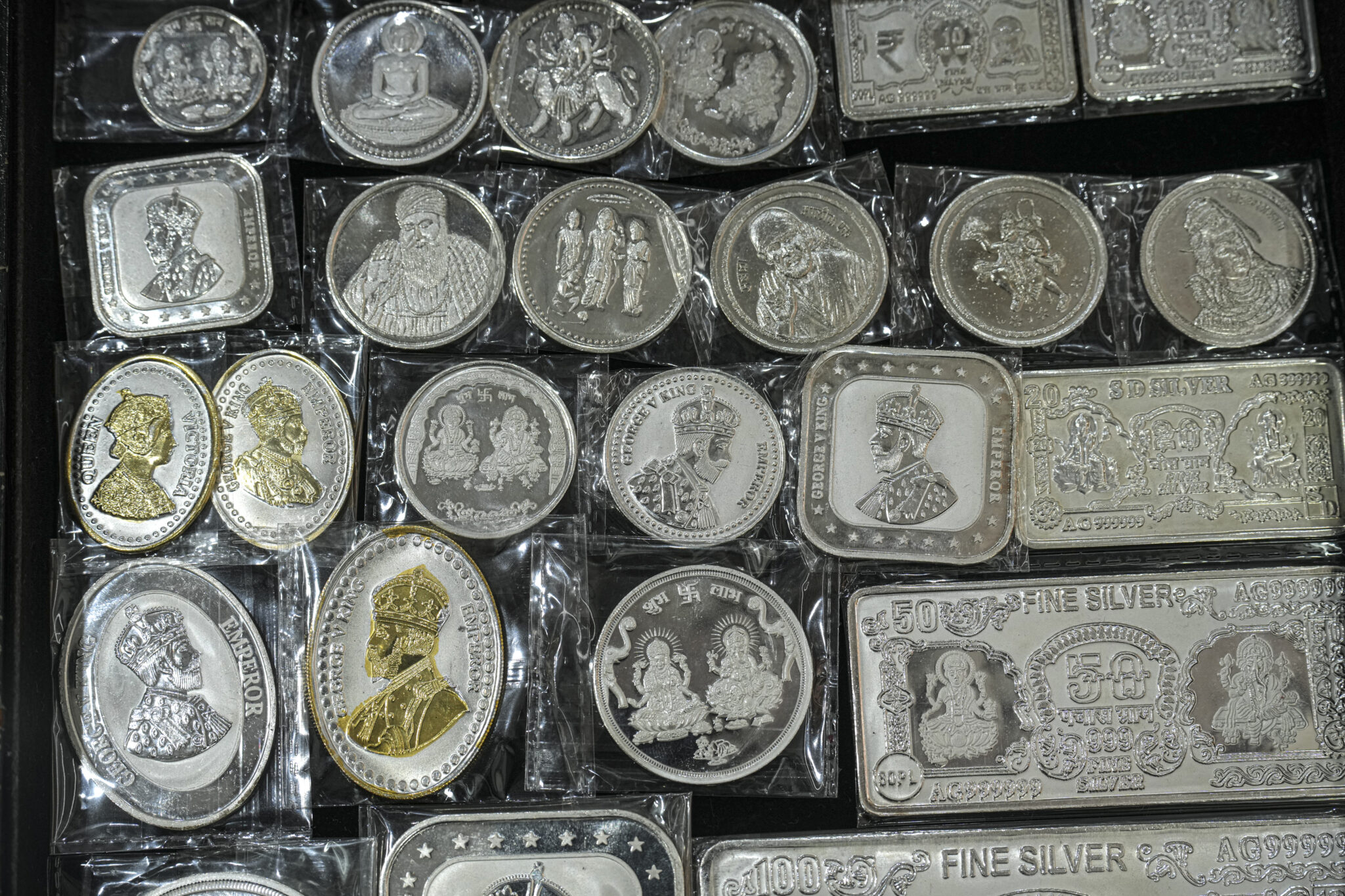 Silver Extends Record Run To Rs 2.86 Lakh/Kg; Gold Hits Fresh Record Rs 1.46 Lakh/10g In Delhi ...