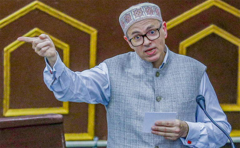Omar to take up issue of closed tourist destinations with Shah - Daily ...