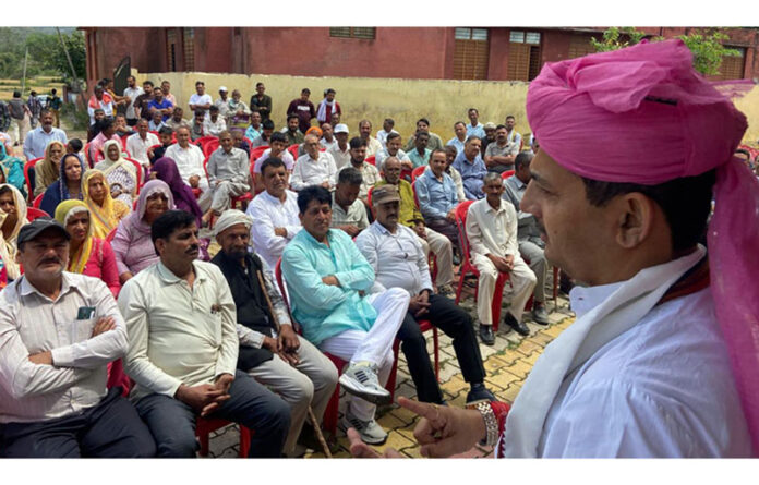 Pathania flags governance, water & road safety issues - Daily Excelsior