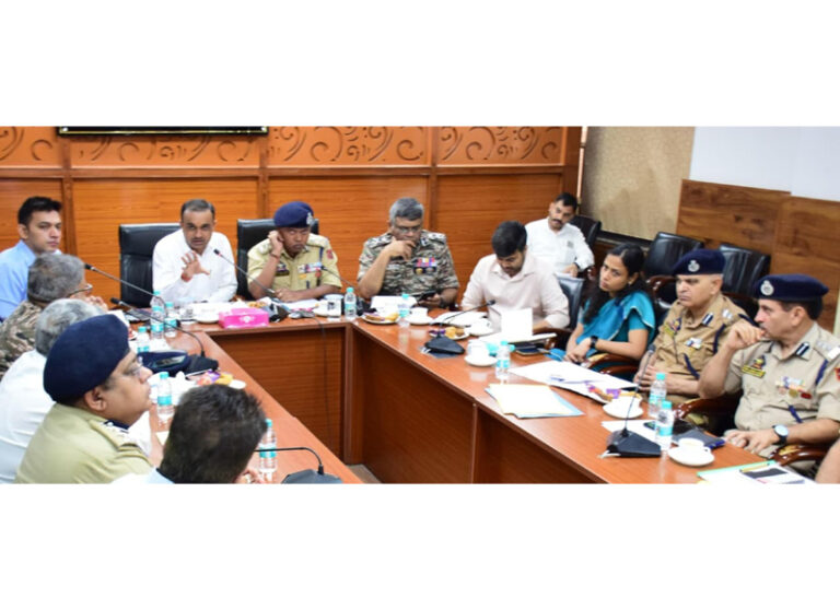 Div Com, IGP review arrangements for Amarnath Yatra - Daily Excelsior