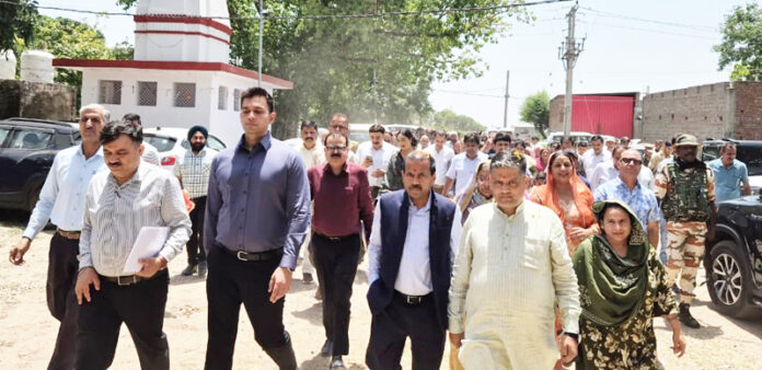 Anil Kumar visits Gol Pattan under Vibrant Village Prog, outlines ...
