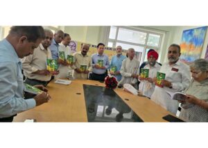 Urdu poetry book released by Adbi Kunj - Daily Excelsior