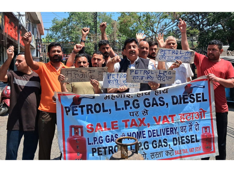 MSJK protests against hike in commercial LPG prices - Daily Excelsior