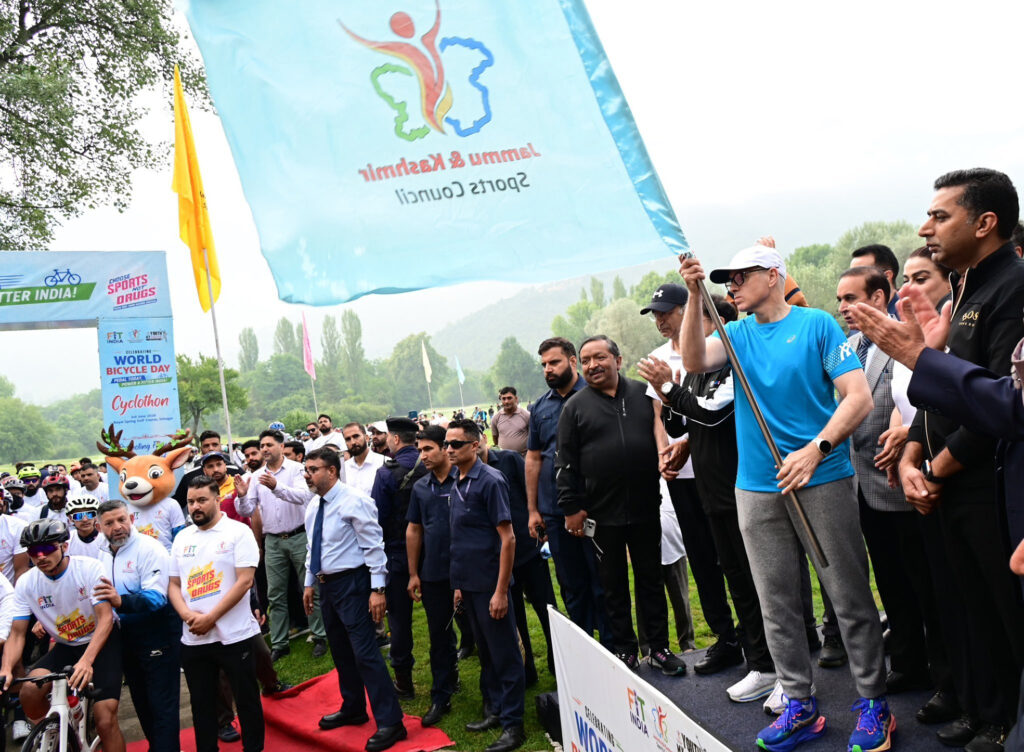 CM Omar Abdullah Flags Off Cyclothon To Mark World Bicycle Day - Daily ...