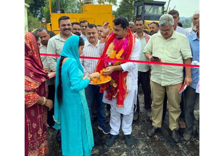 Pathania inaugurates projects, flags water & power issues - Daily Excelsior