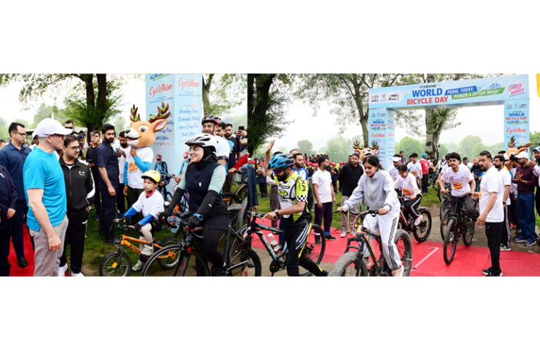 Omar flags off Cyclothon on World Bicycle Day - Daily Excelsior